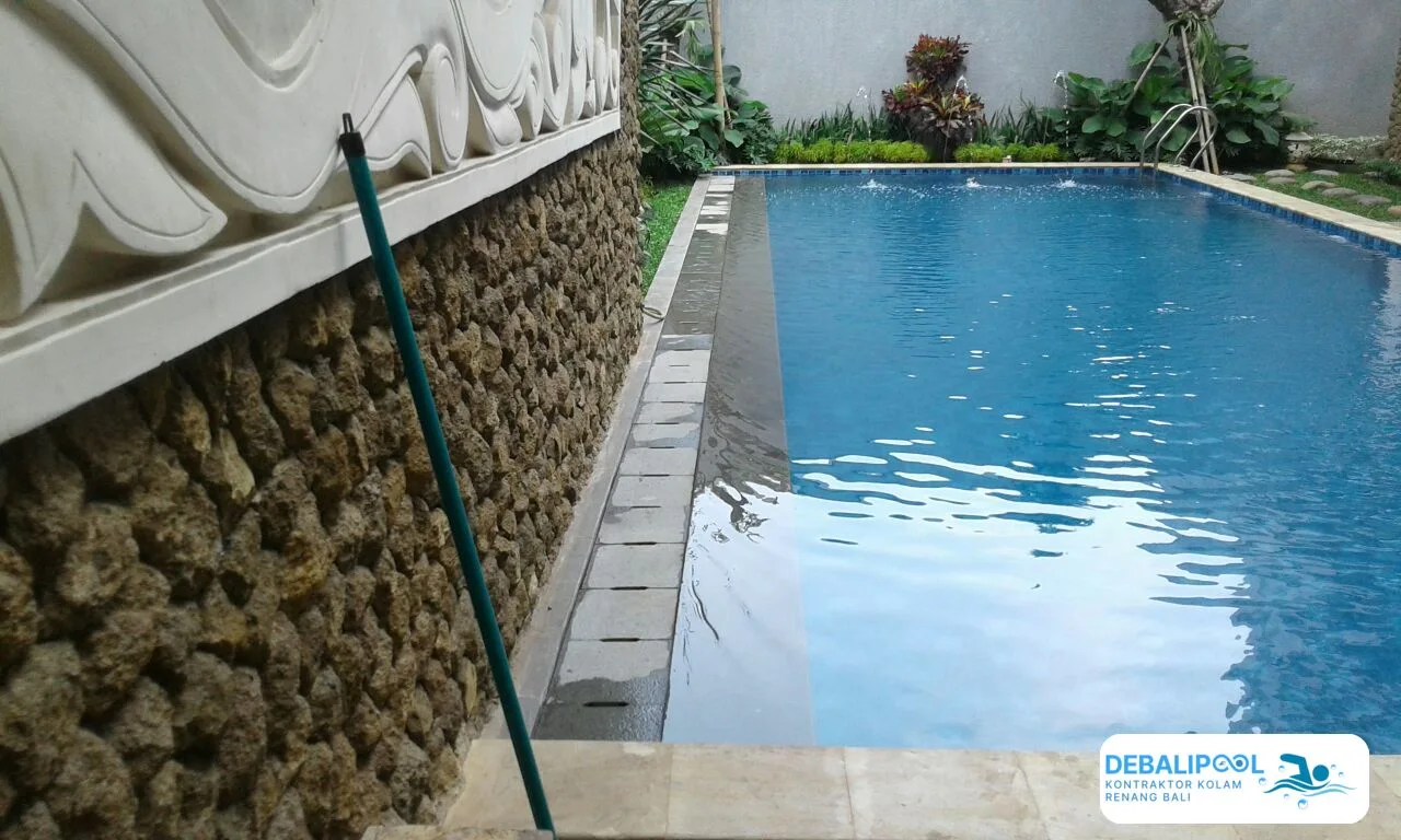 Perbedaan Skimmer dan Overflow, Pemilik Kolam Wajib Paham - Debali Pool